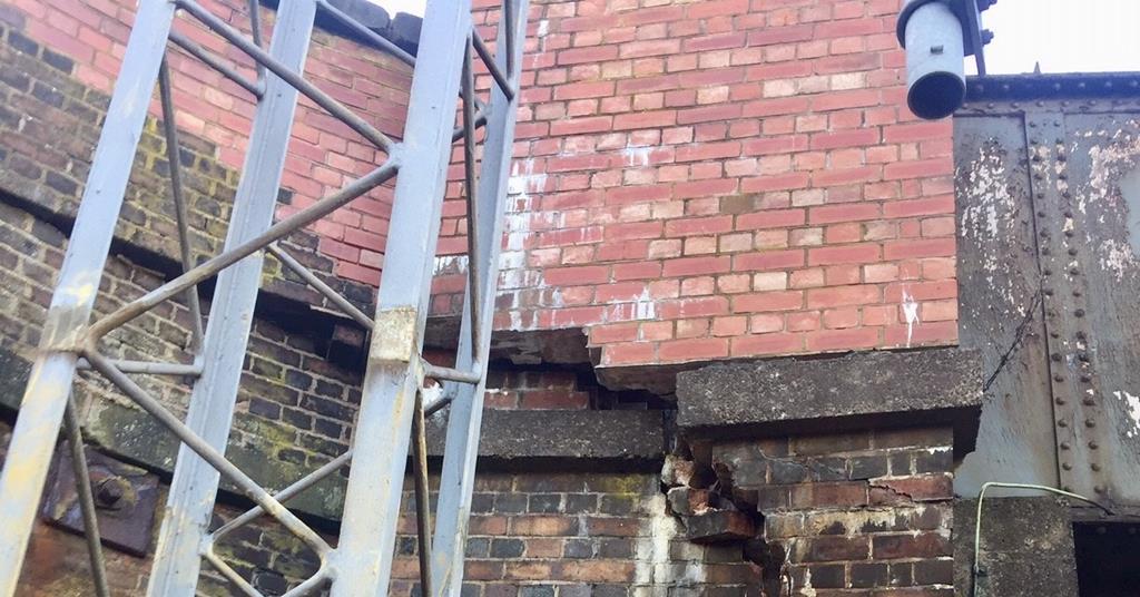 Network Rail clamps down on HGV operators involved in bridge strikes ...