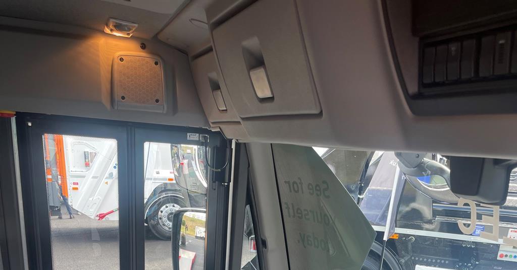 Renault Trucks unveils all-electric lineup for waste and recycling ...