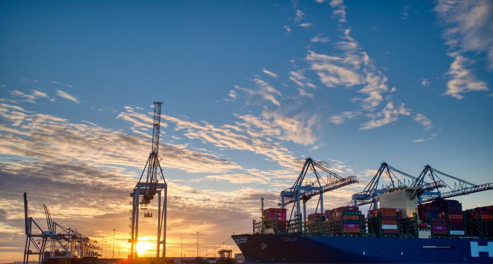 DP World unveils world-first carbon inset trial for UK container ports ...