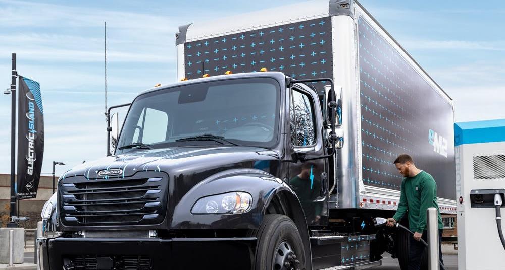 Freightliner unveils the eM2, a battery electric medium-duty truck | MT ...