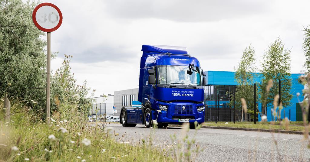 Fleet operators get to test drive Renault Trucks E-Tech T tractor units ...