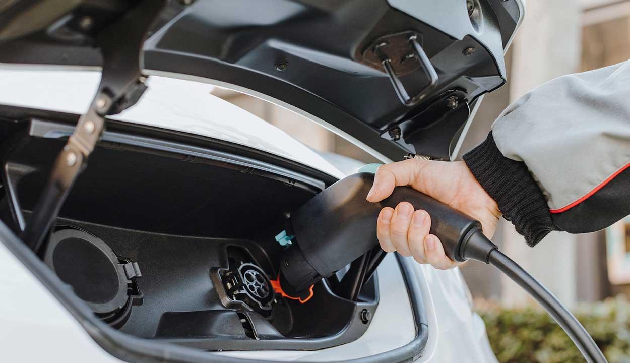 The route to fleet decarbonisation as cost pressures intensify ...