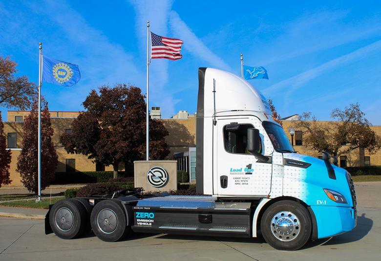 Daimler Truck North America launches first electric freightliner ...