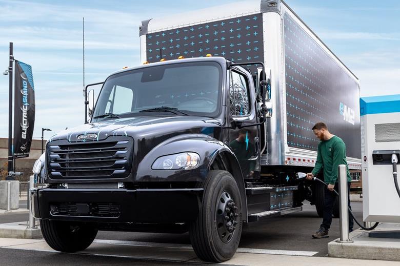 Freightliner unveils the eM2, a battery electric medium-duty truck | MT ...