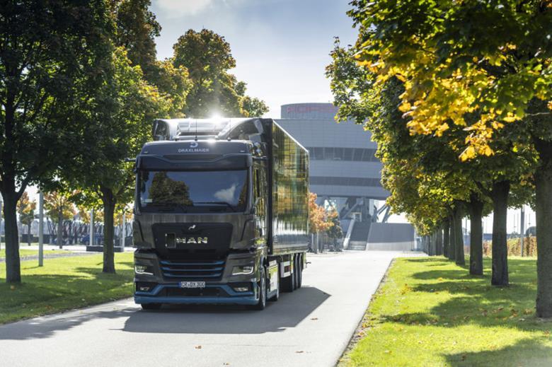 MAN delivers first 40-tonne electric truck to customer Dräxlmaier | MT ...
